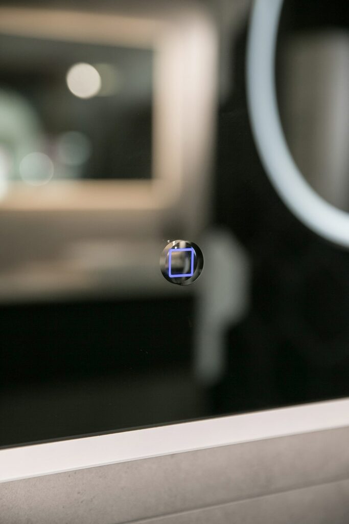 ARUVO™ BRILLANCE Mirror w/ Acrylic Frame Diffused LED Light & Demister ...